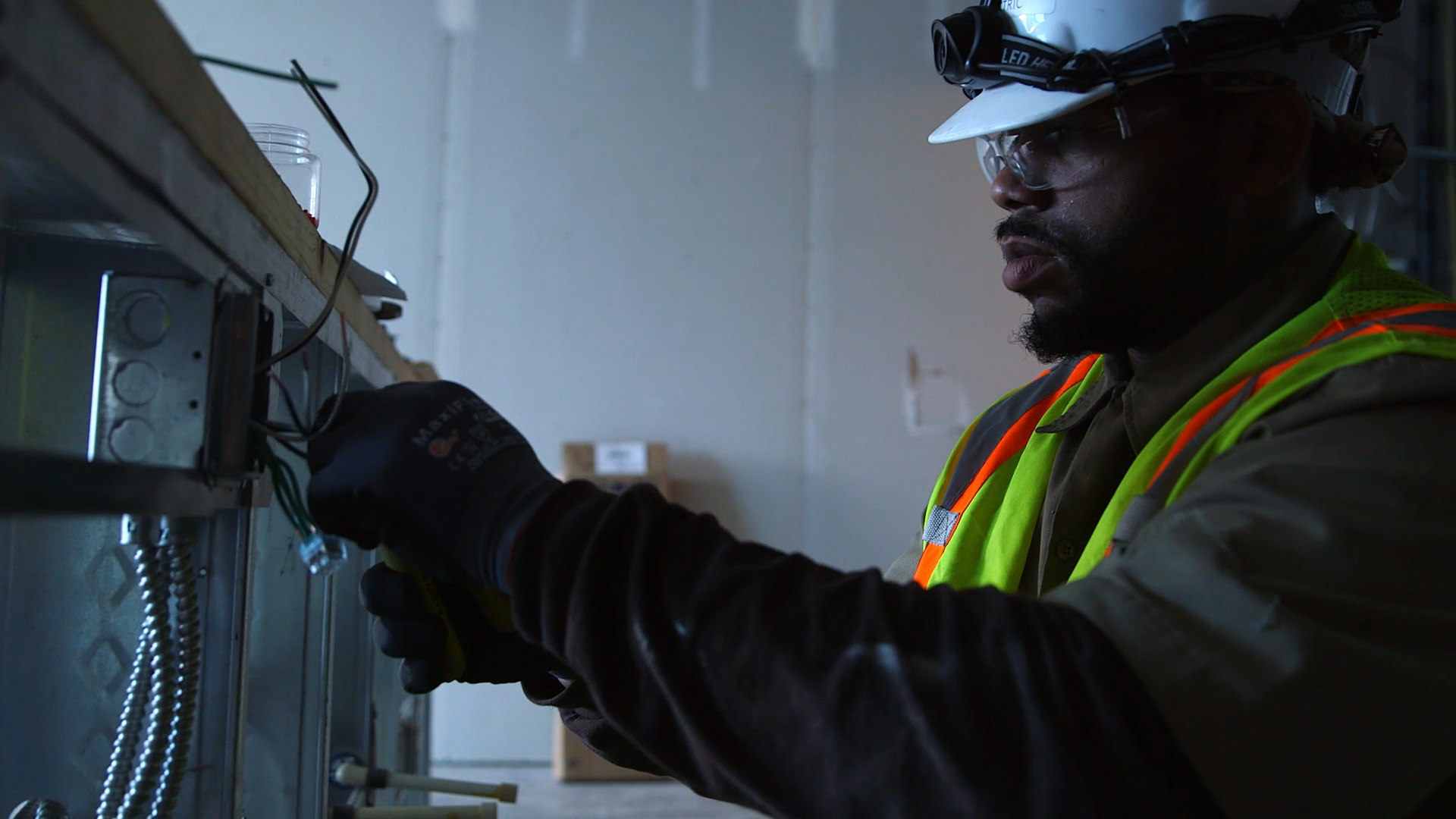 Empowering Arms: IBEW 716 | khou.com