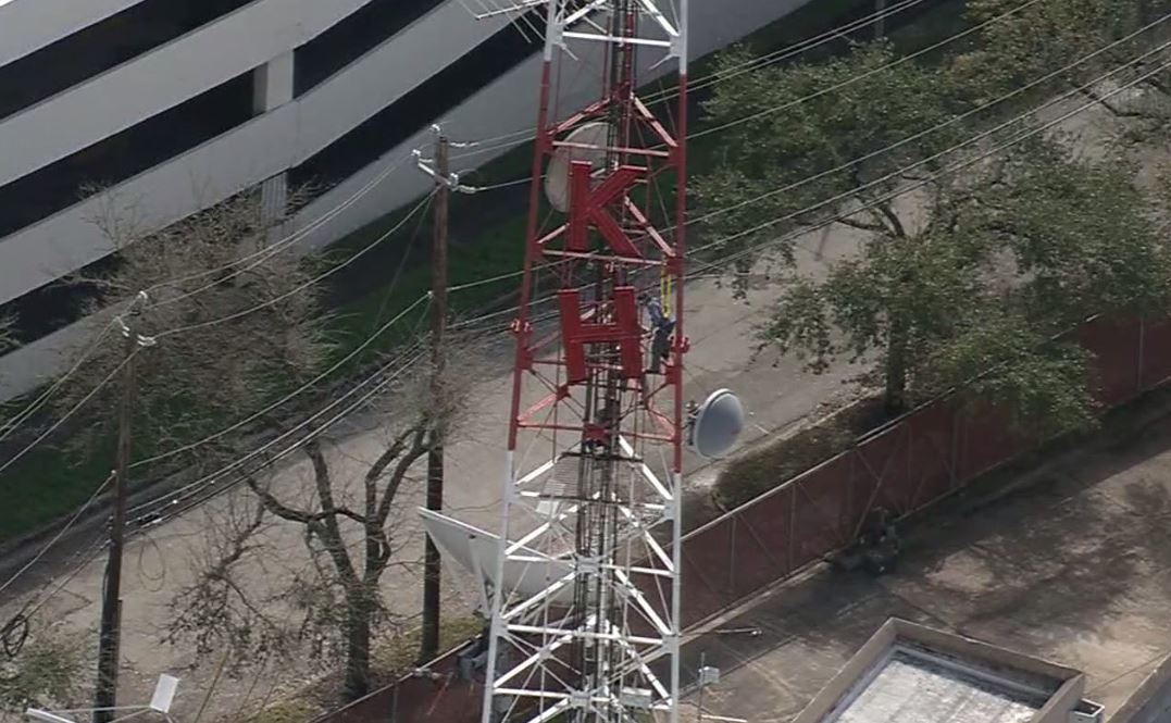 khou.com | Iconic KHOU letters removed from Allen Parkway tower