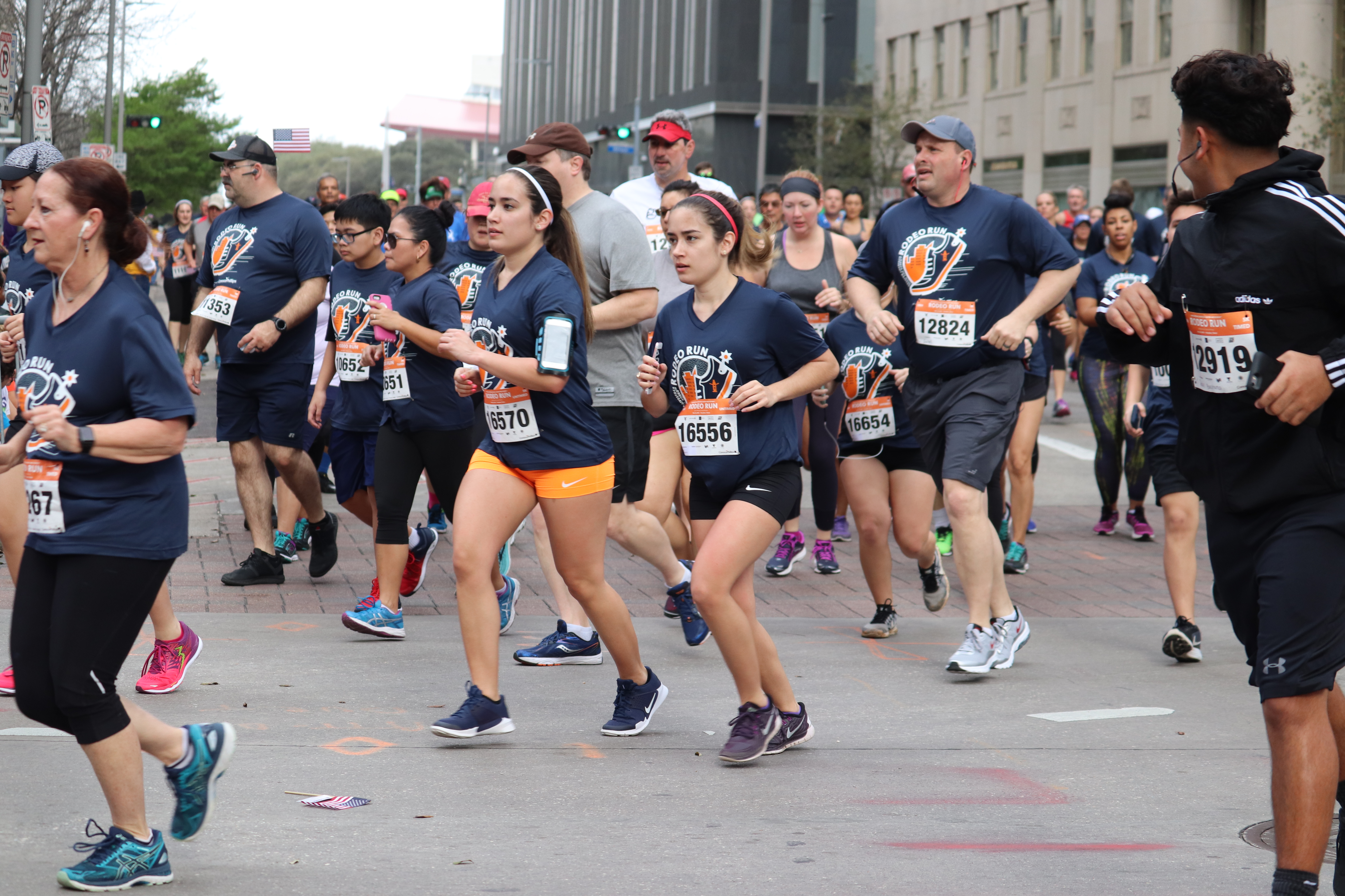 Photos: Thousands participate in 2018 Rodeo Run | khou.com